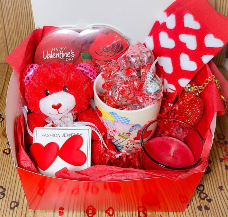 21 Valentine’s Day Gift Basket Ideas That’ll Wow Your Loved One